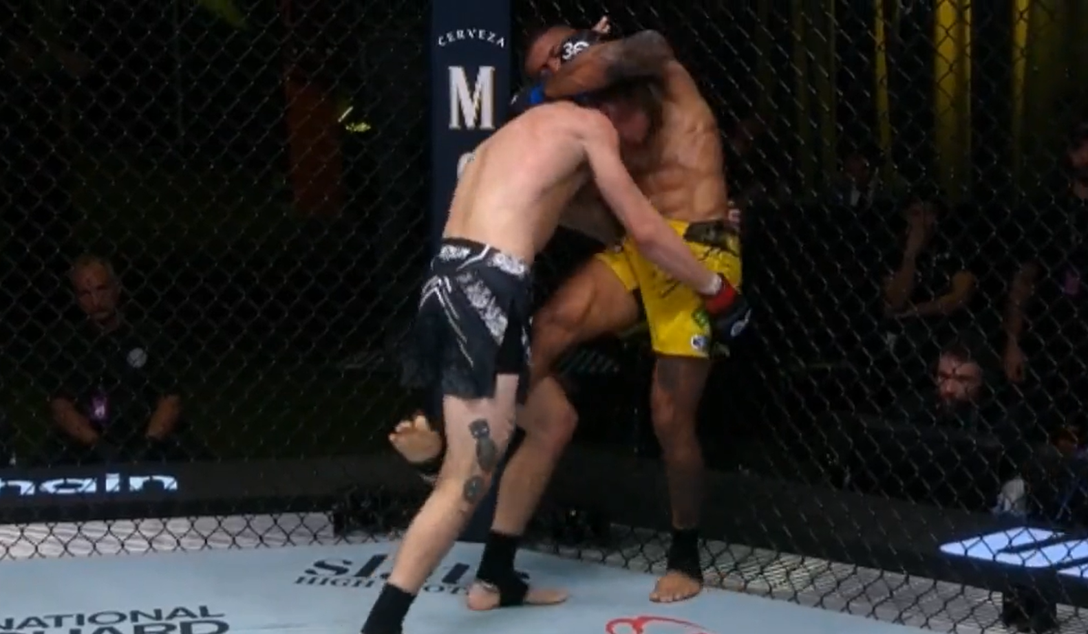 UFC Vegas 82: Joanderson Brito aplica finalização insana em adversário ... UFC Vegas 82: Joanderson Brito aplica finalização insana em adversário ...